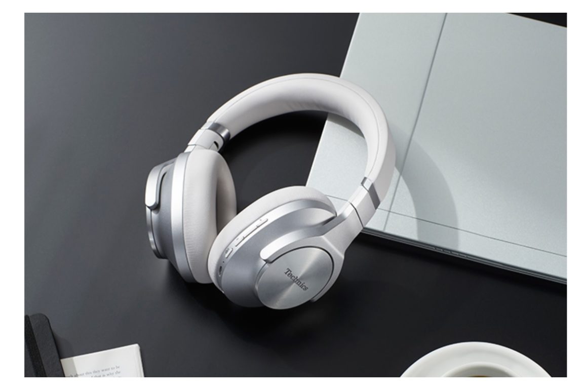 Technics EAH-A800: Eight Microphone Headset - Stereotech