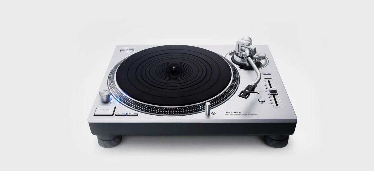 Technics SL-1200GR2: Vinyl player with digital speed control - Stereotech